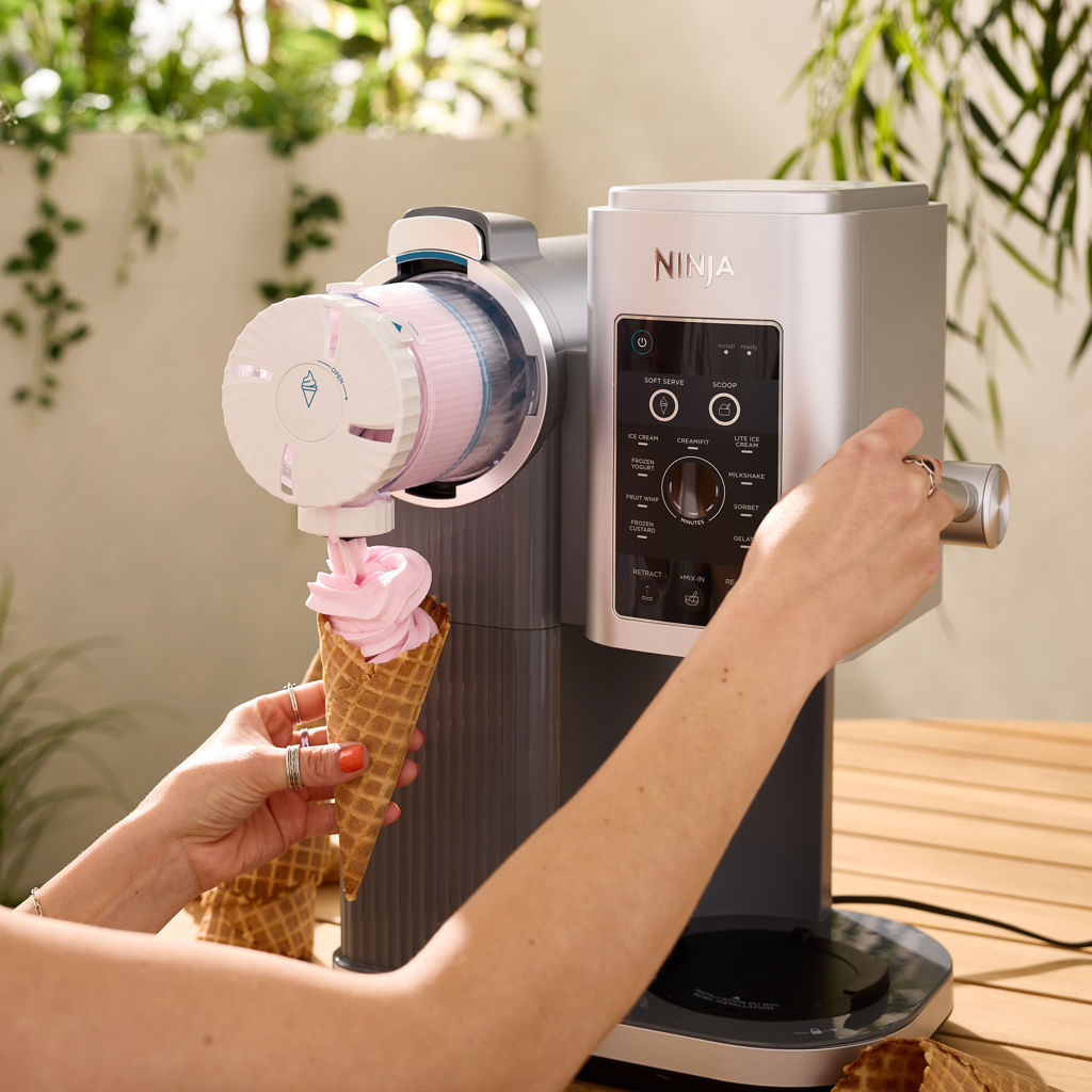 Machine à crème glacée molle Ninja Swirl™ de CREAMi® Shark Ninja ...