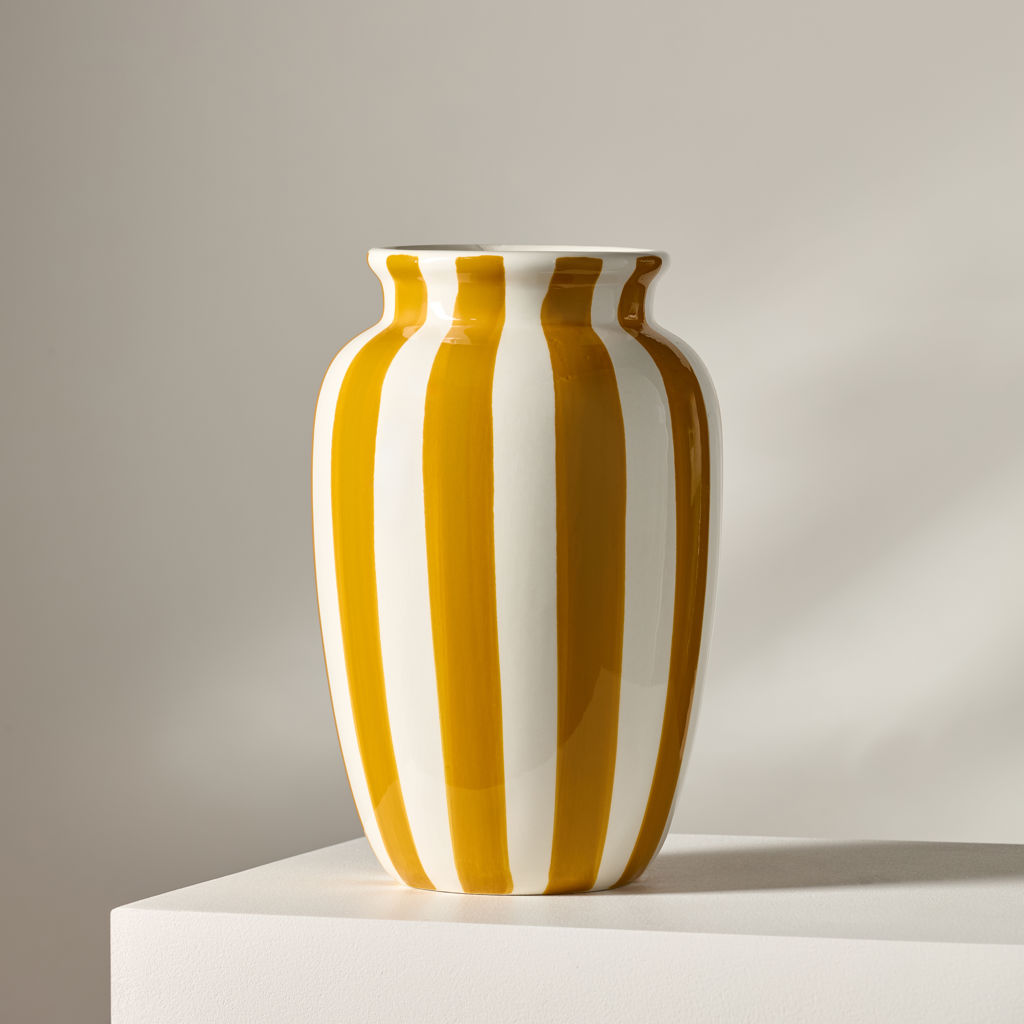 Vase en céramique à rayures Collection privée | Tanguay