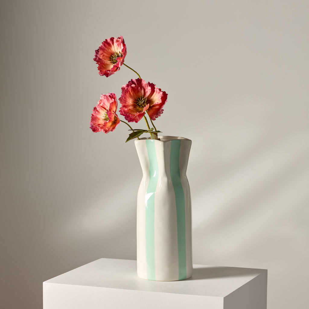Vase en céramique à rayures Collection privée | Tanguay