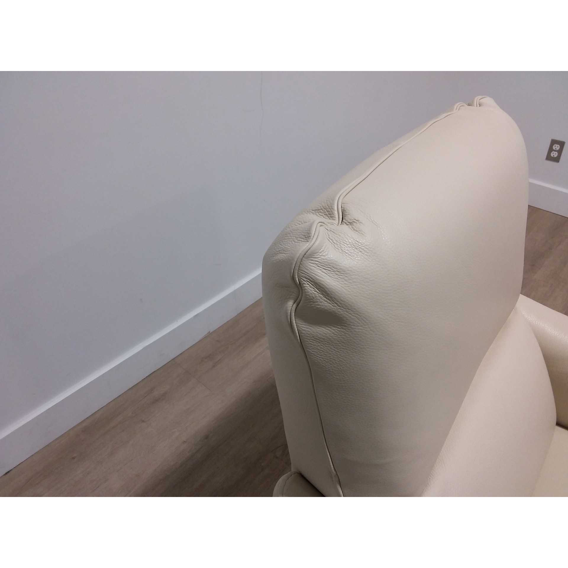 Fauteuil pivotant et inclinable en cuir - Légères imperfections ...