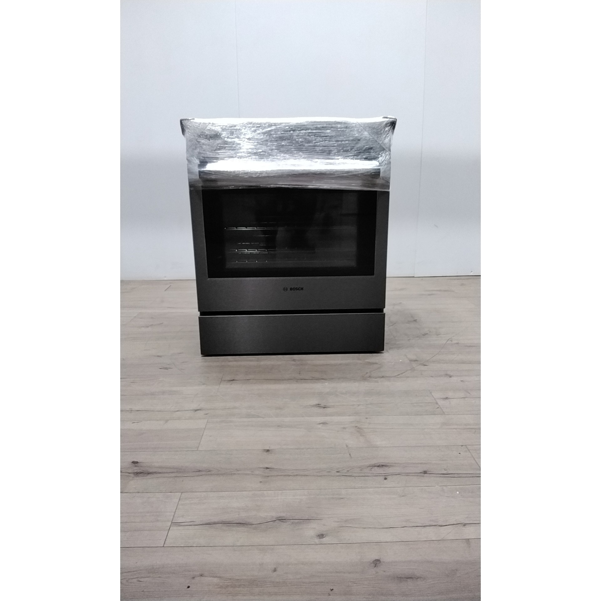 30" Induction Slide-in Range - Slight imperfections Bosch HII8047C ...