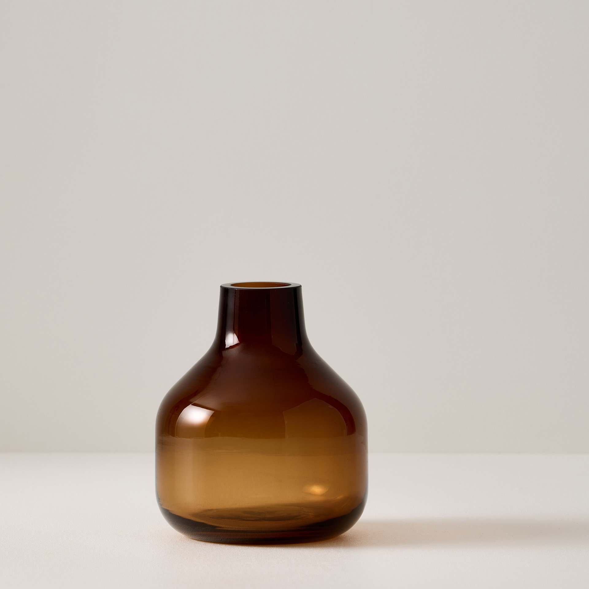 Vase en verre brun 5 po Torre & Tagus | Tanguay