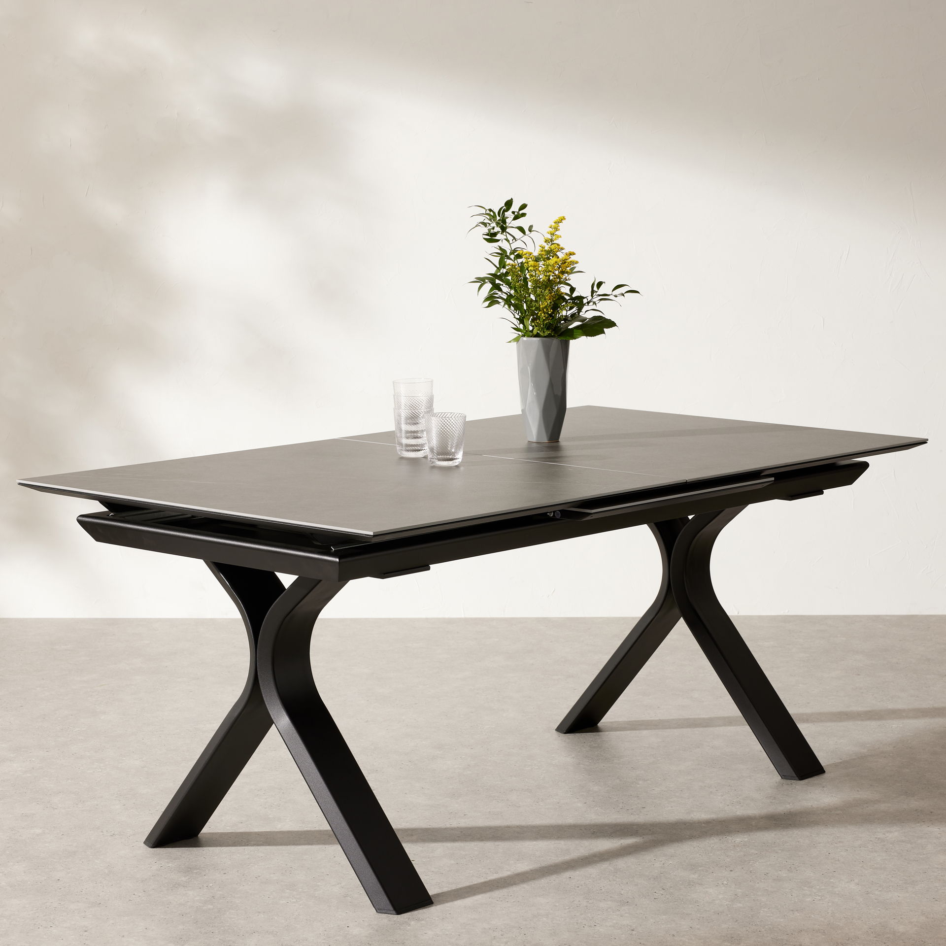 Carson Outdoor Extendable Dining Table (39 x 70-94) Collection Tanguay QY22107 | Tanguay