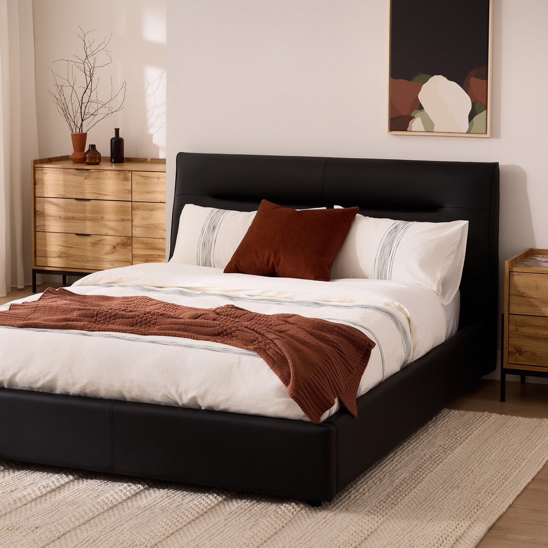 Lit rembourré Noah - Grand Mobital BED-NOAH-BLAC-QUEEN | Tanguay