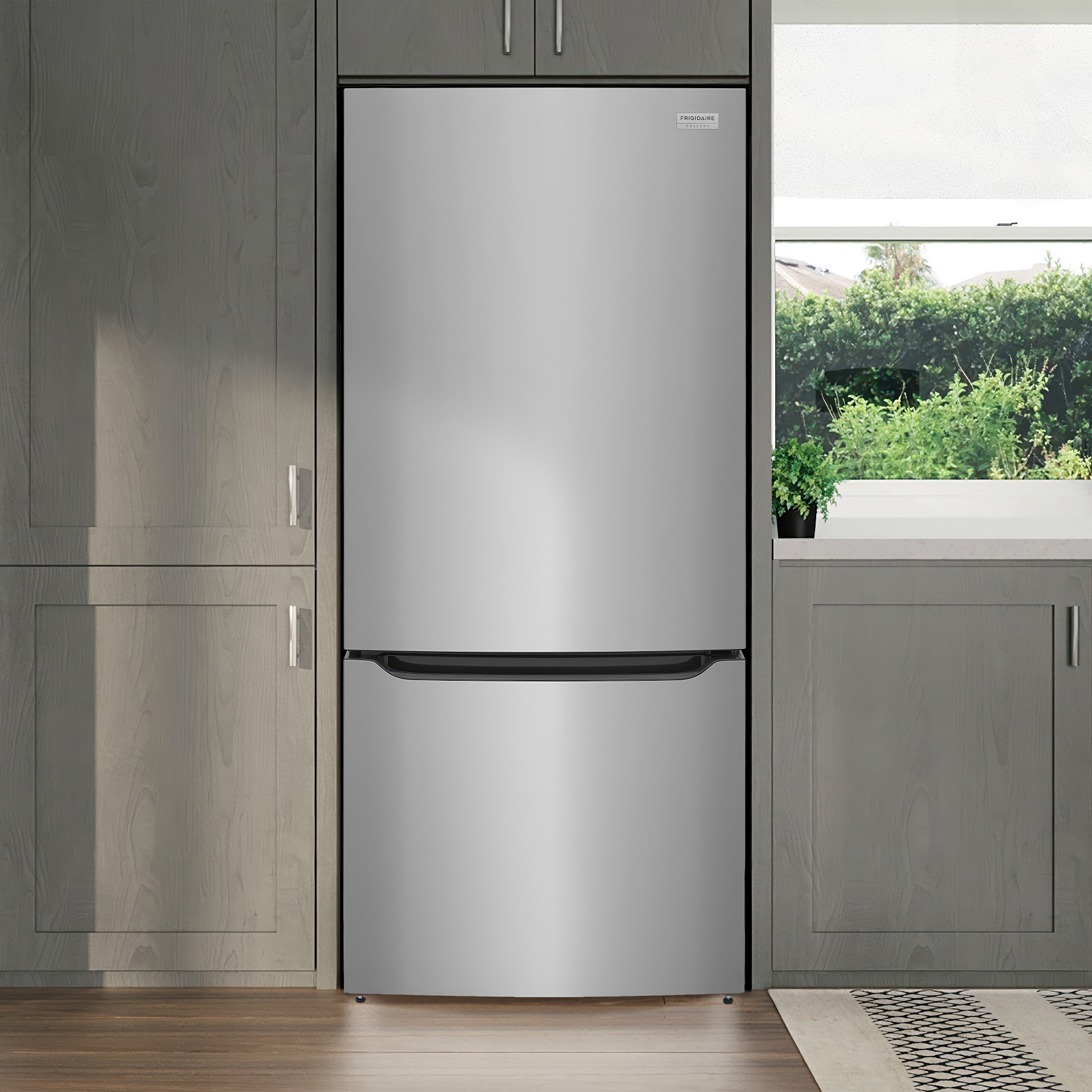 Réfrigérateur à congélateur inférieur 20.3 pi³ Frigidaire GRBN2012AF ...