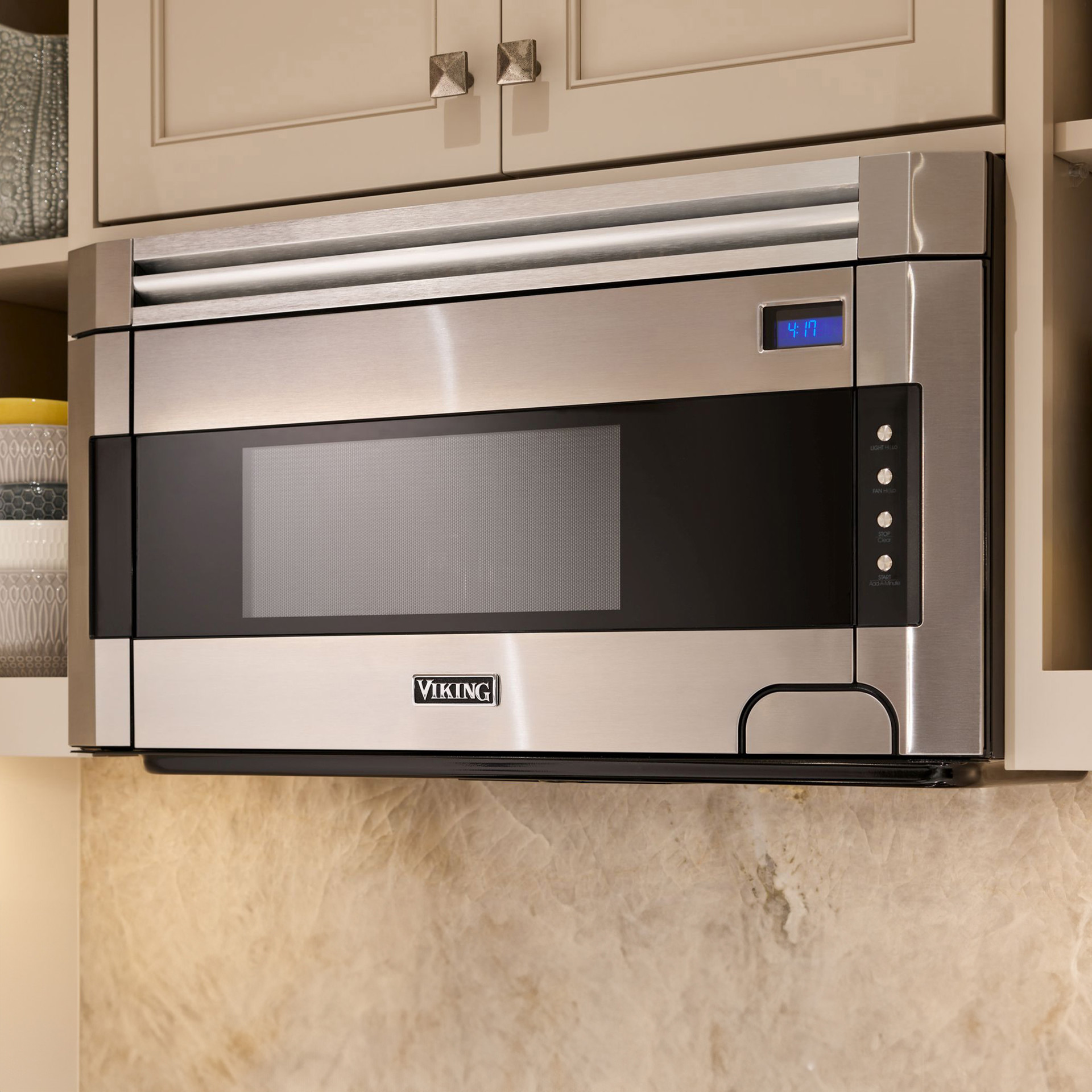 Four à micro-ondes à hotte intégrée 30 po Viking RVMH330SS | Tanguay