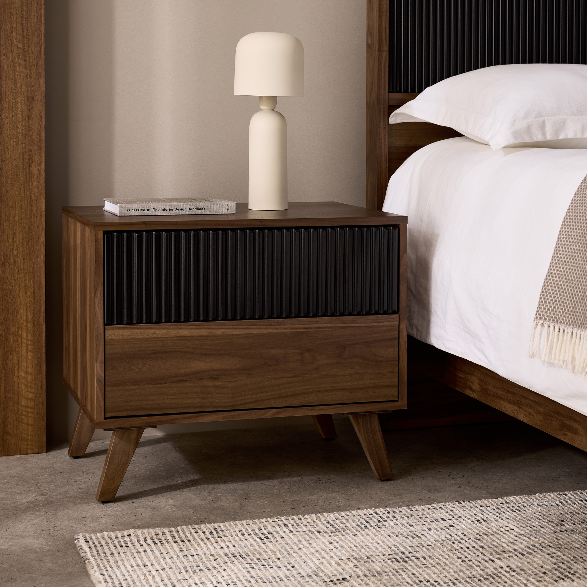 Mobilier de chambre à coucher série 1300 - Très grand lit Viebois *1300K | Tanguay