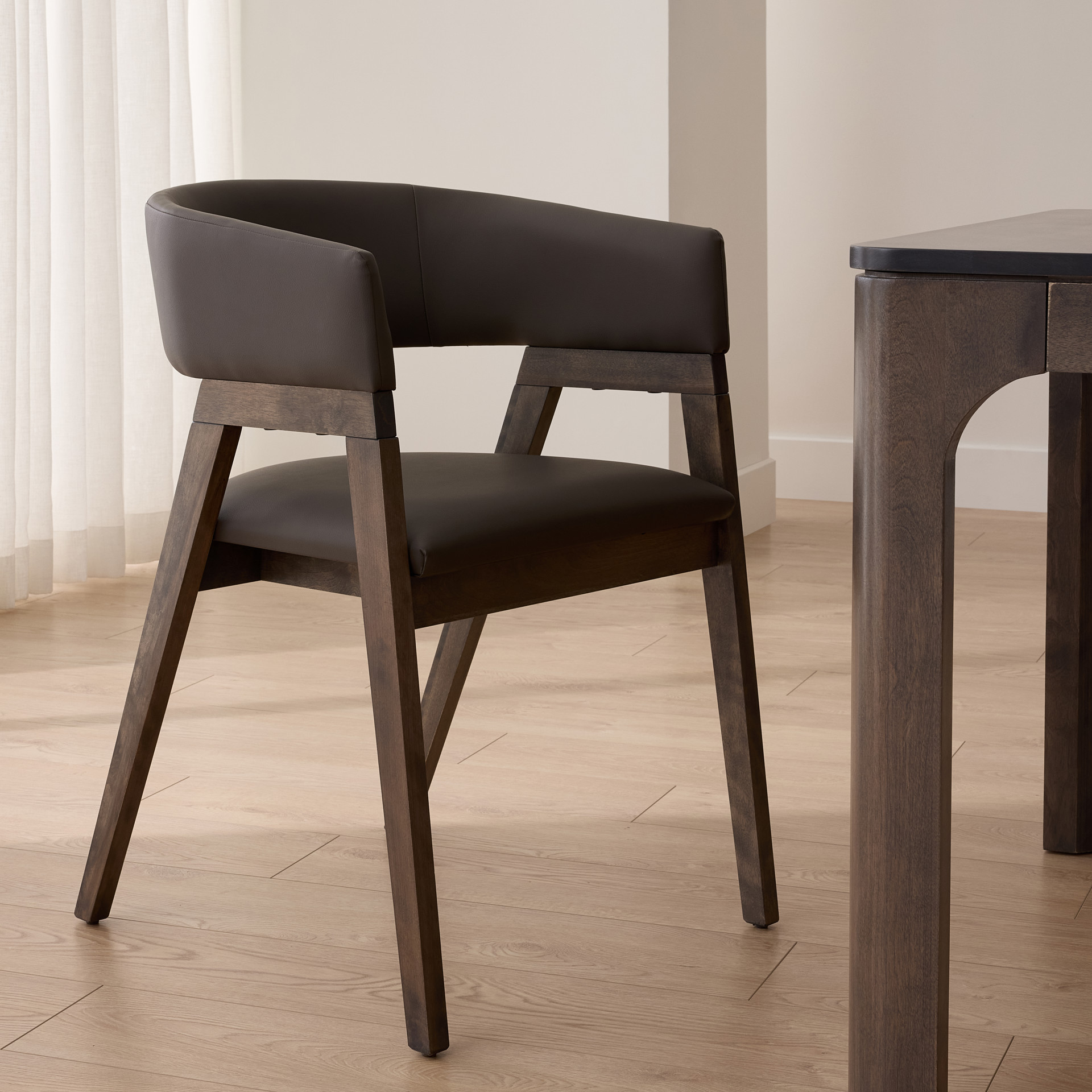 Ensemble de salle à manger en merisier massif Viebois *T-42-CR-74/C-46 | Tanguay