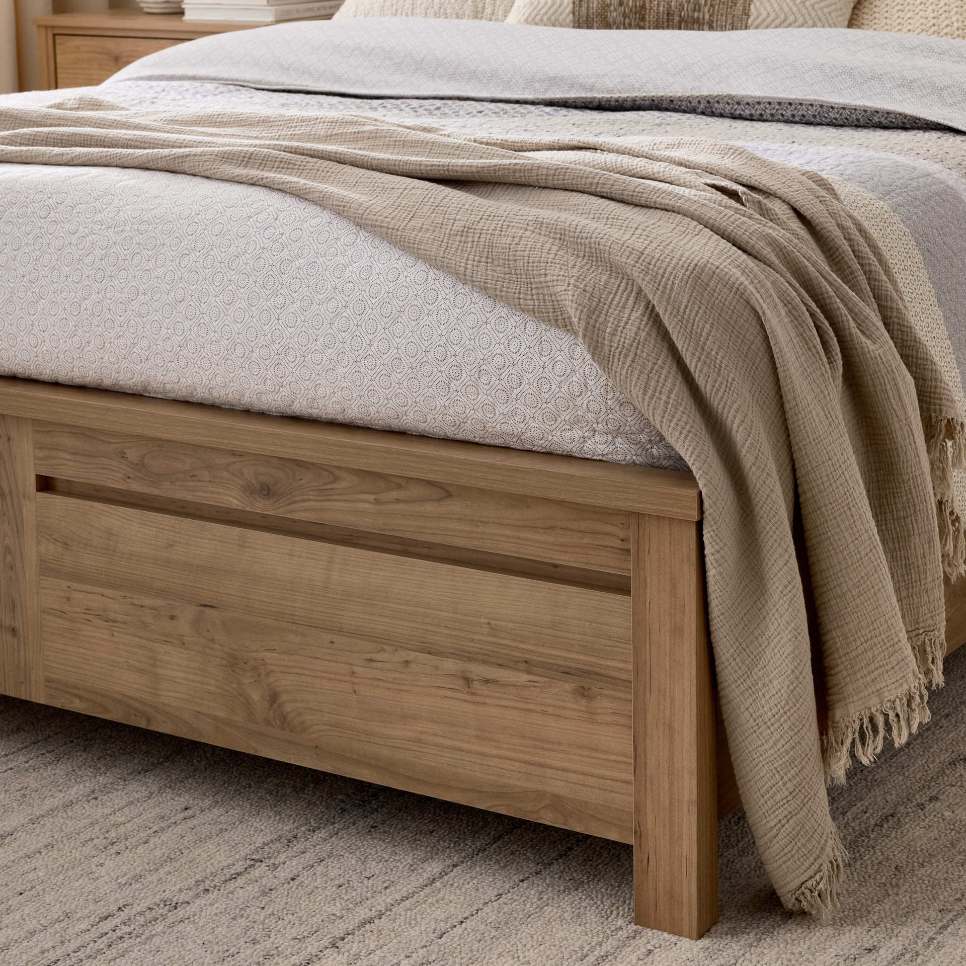 Lit plateforme avec tête - Très grand Meq *5757-K/LIT | Tanguay