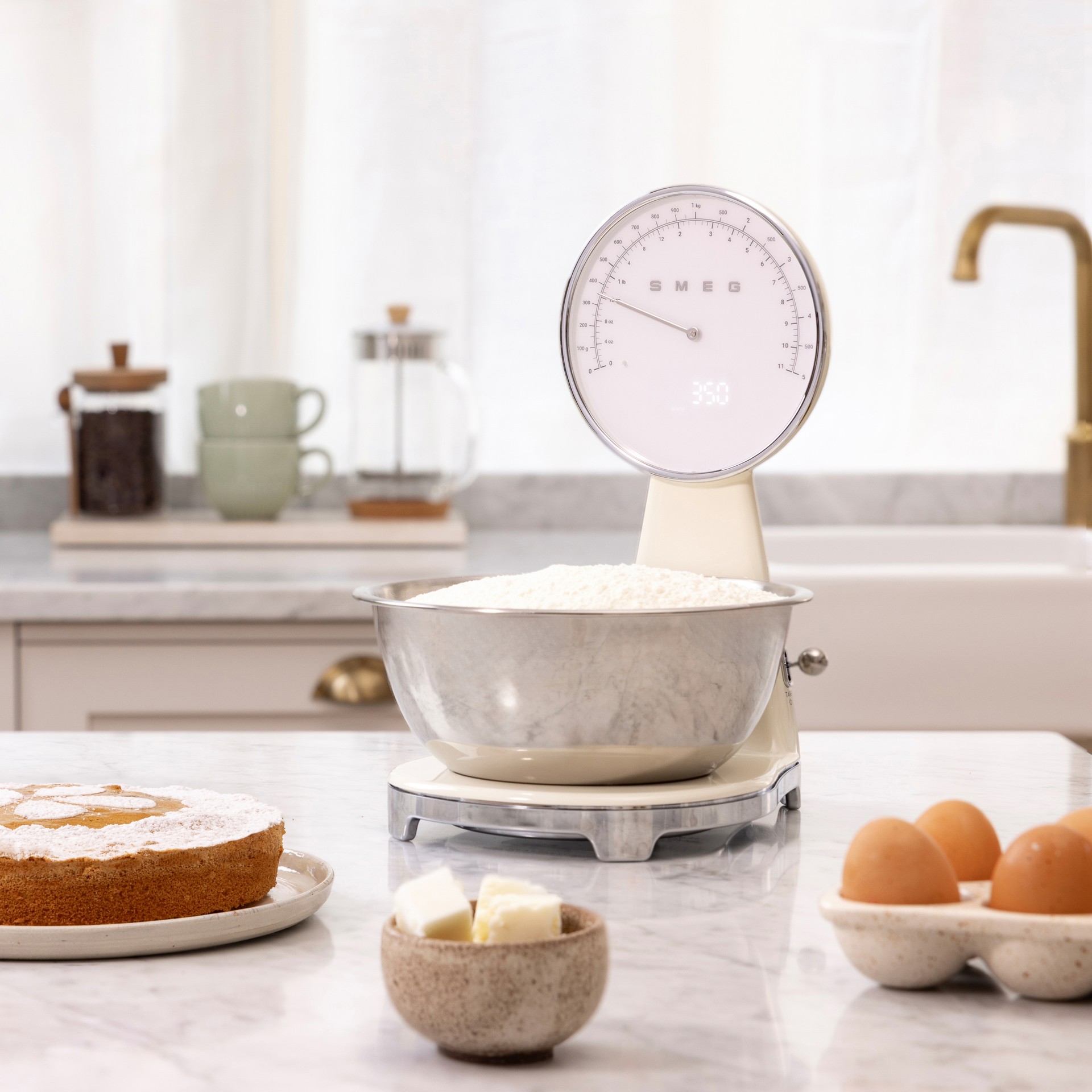 Balance de cuisine analogique et numérique - Crème Smeg KSF01CRWW | Tanguay
