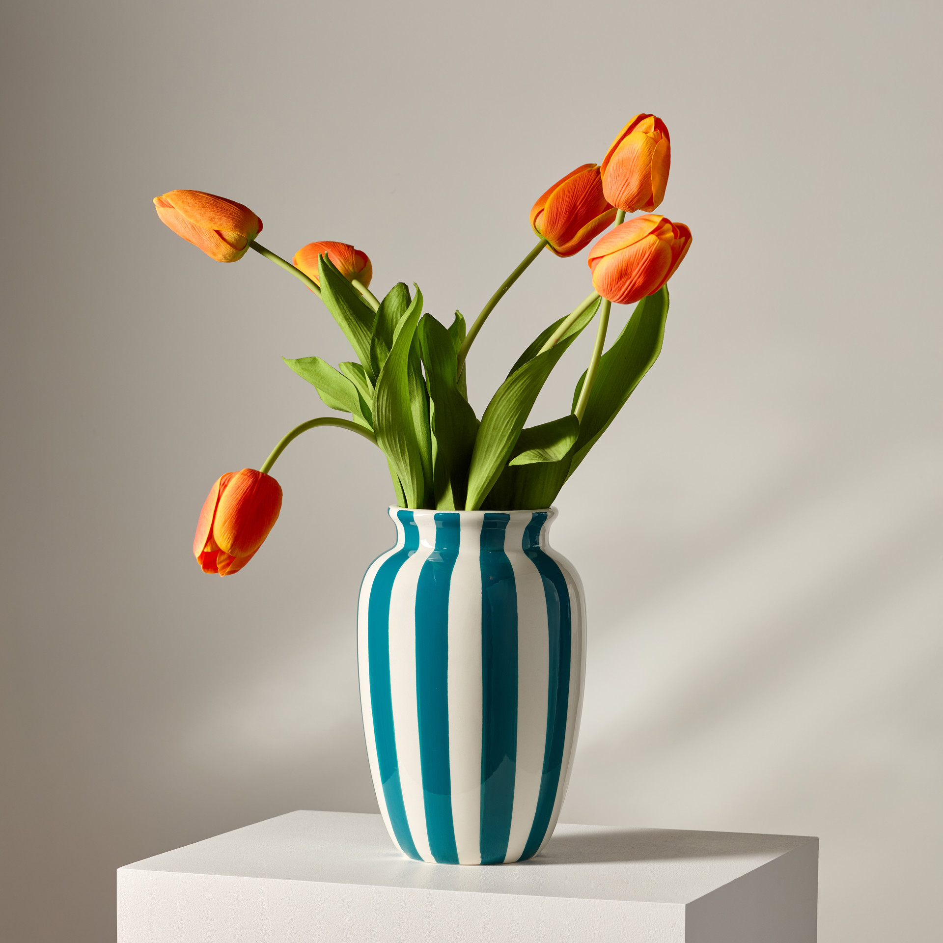 Vase en céramique à rayures Collection privée | Tanguay