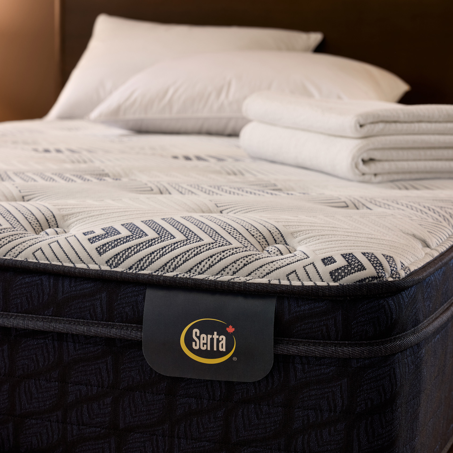 Matelas en mousse gel et ressorts Pierrefonds semi-ferme - Simple Serta ...