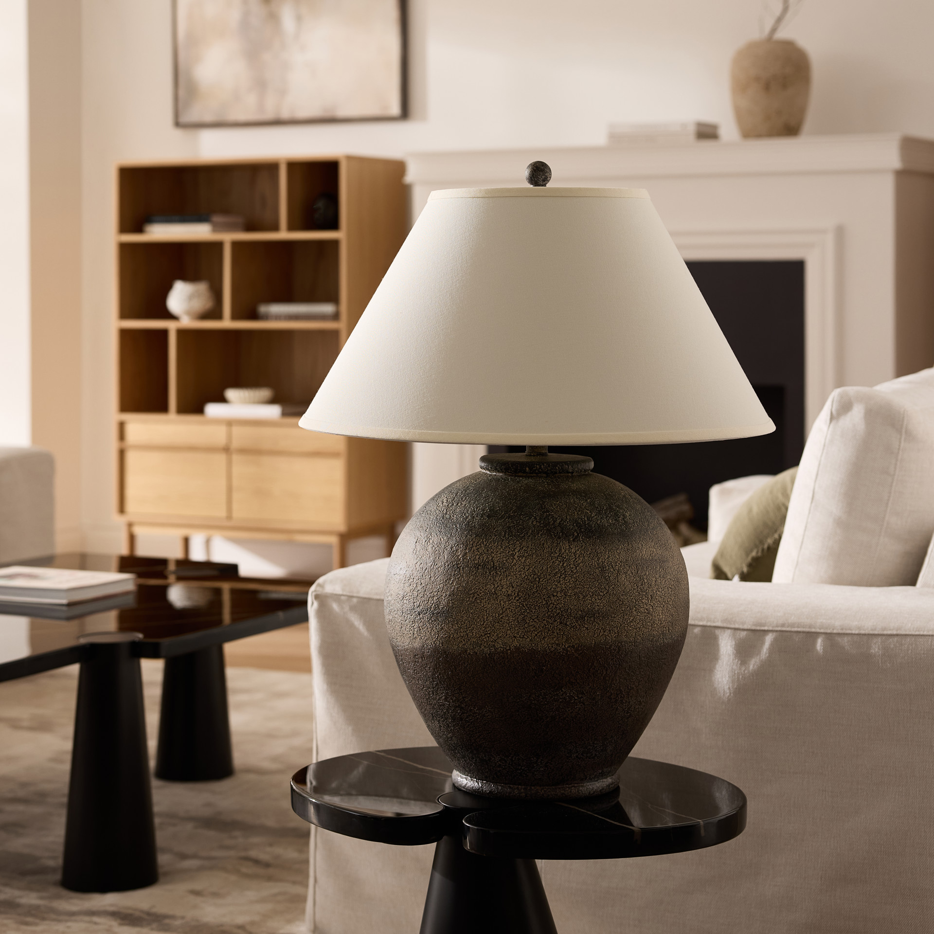 Lampe de table texturée en résine Everren | Tanguay