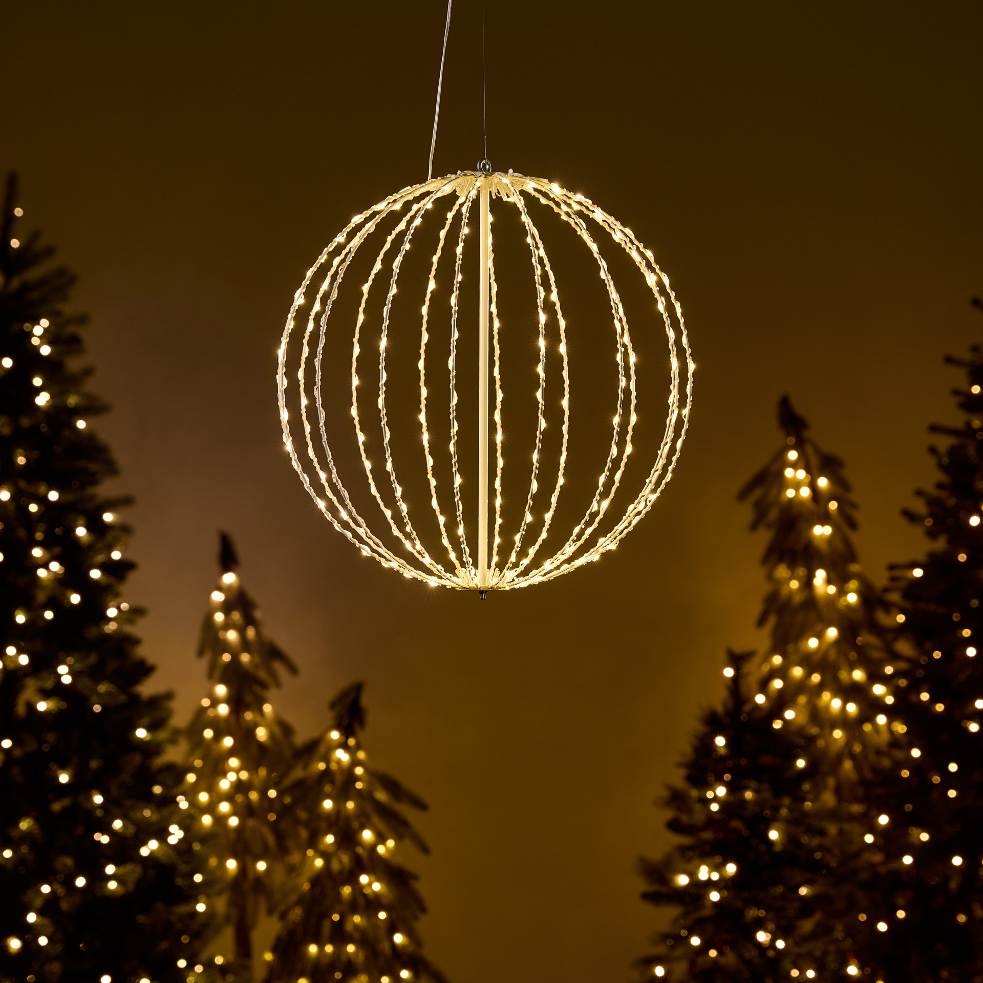 Pre-lit metallic ball led - medium Collection privée | Tanguay